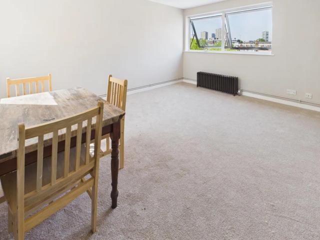 apartment for rent in St Mary Le Park Court, Parkgate Road, London