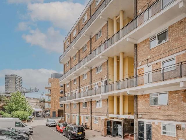 apartment for rent in St. Saviours Estate, London, SE1 3NT