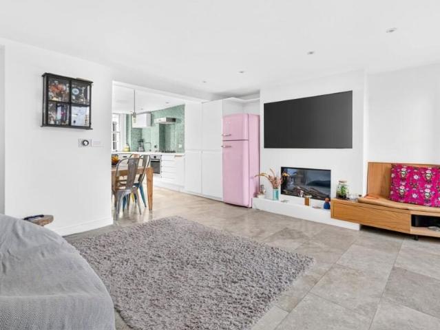 apartment for rent in St Peter'S Street, N1 8JR