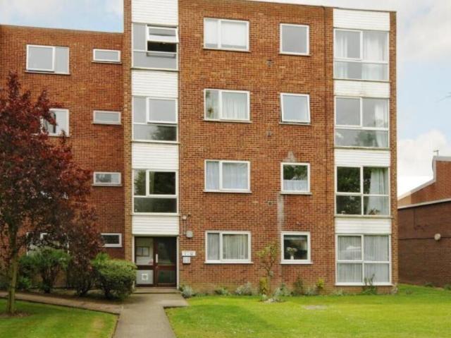 apartment for rent in Staines Road West, TW16 7BA