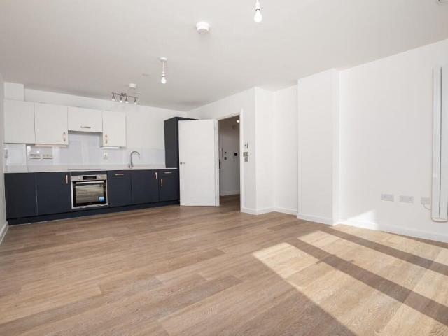 apartment for rent in Station Avenue, KT12 1GT