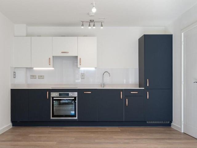 apartment for rent in Station Avenue, KT12 1GT