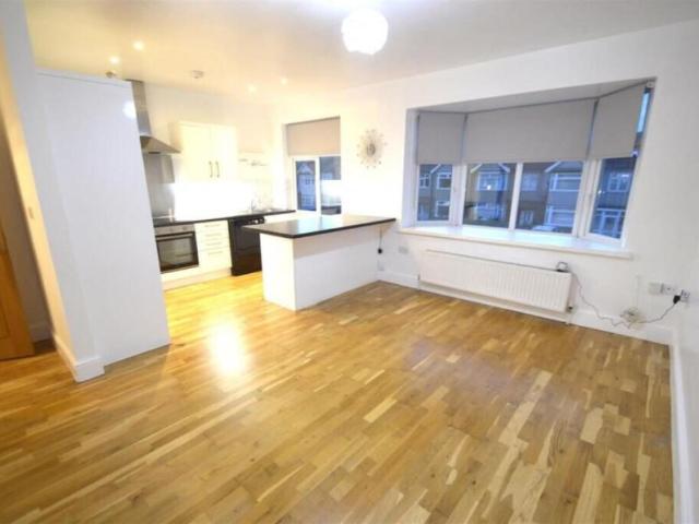 apartment for rent in Station Lane, RM12 6LL