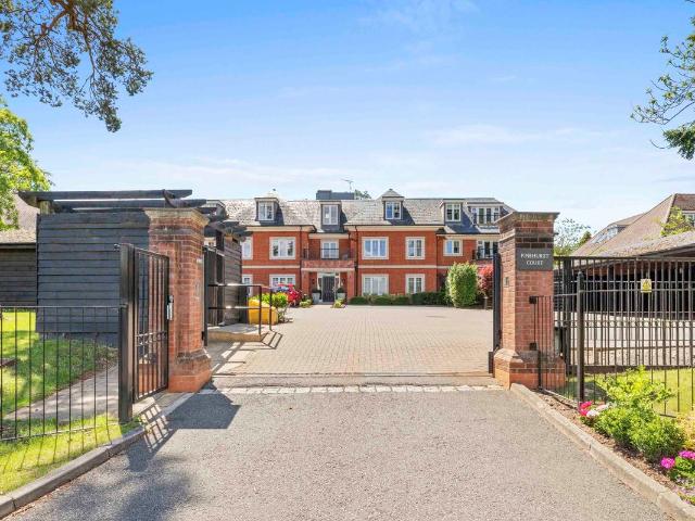 apartment for rent in Station Road, Pinehurst Court, HP9