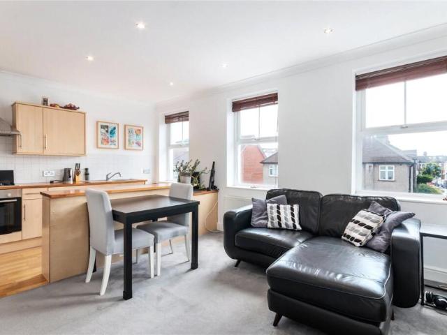 apartment for rent in Stella Road, SW17 9HG
