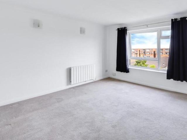 apartment for rent in Stourton Avenue, TW13 6LF