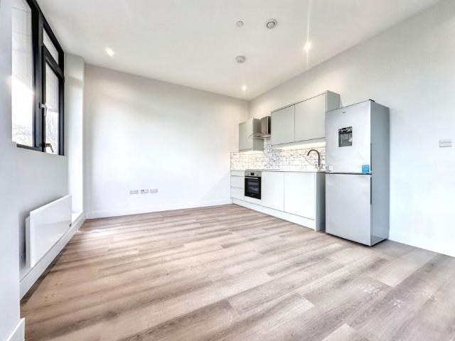 apartment for rent in Streamside House, Cowley Business Park, UB8
