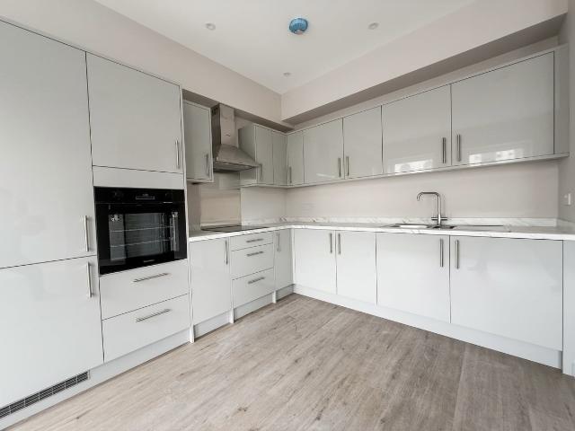 apartment for rent in Sutton Court Road, Sutton, Sutton