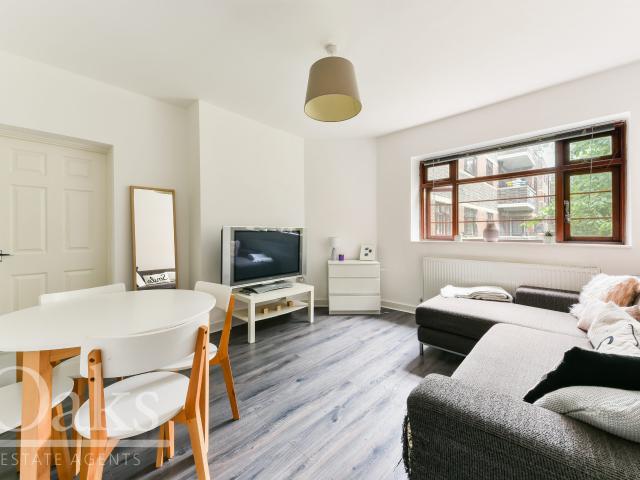 apartment for rent in Poynders Gardens, Clapham South, London