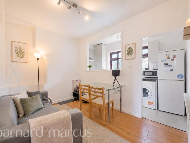 apartment for rent in Poynders Gardens, London, London