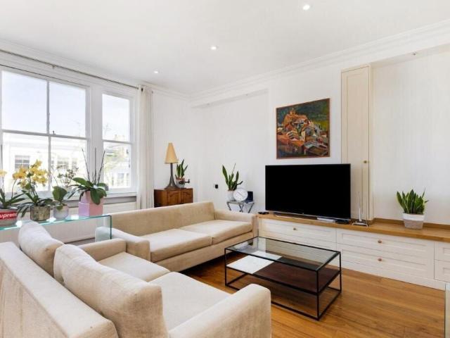 2 bedroom flat to rent on Palace Gardens Terrace, London