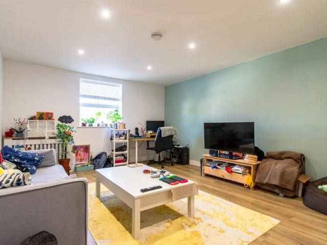 apartment for rent in Park Views Bournemouth BH1 4EX