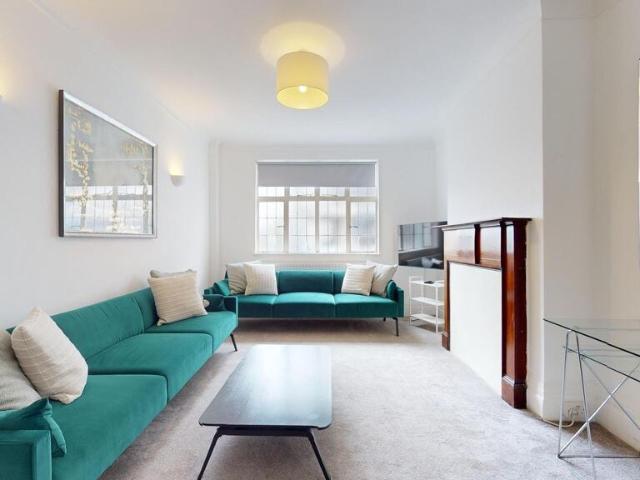 5 bedroom flat to rent on Park Road, London