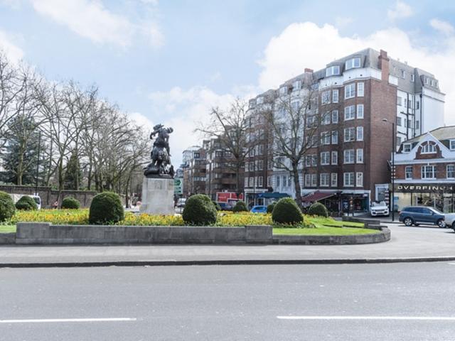 apartment for rent in Park Road, London, NW8