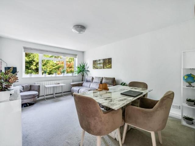 apartment for rent in Park Road, W4 3EP