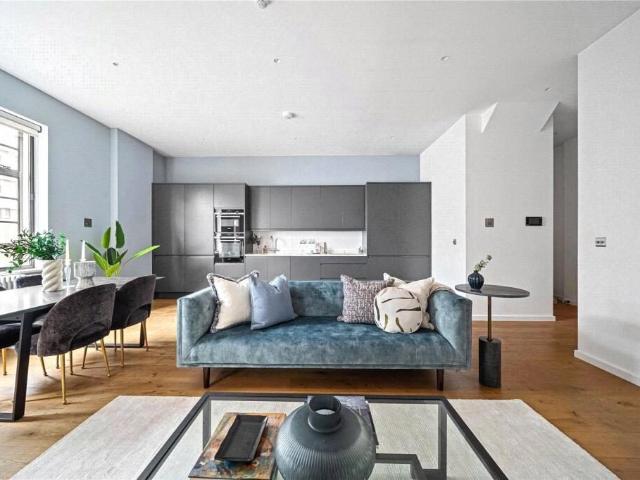 apartment for rent in Parkgate Road, SW11 4NP