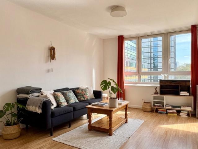 3 bedroom flat to rent on Peerless Street, London