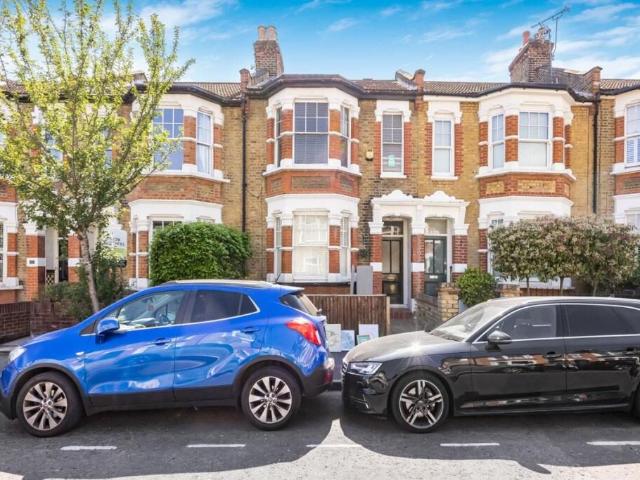 apartment for rent in Pelham Road, E18 1PX