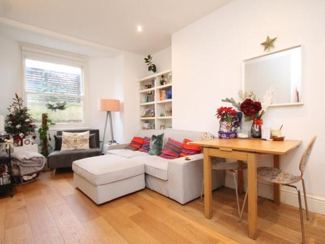 apartment for rent in Pemberton Gardens, N19 5RP