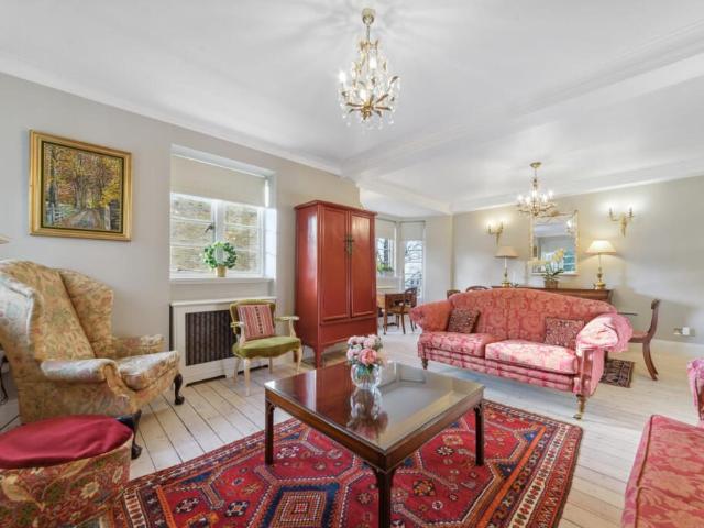 apartment for rent in Pembroke Road, W8 6DF