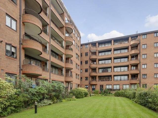 apartment for rent in Pembroke Road, W8 6LZ