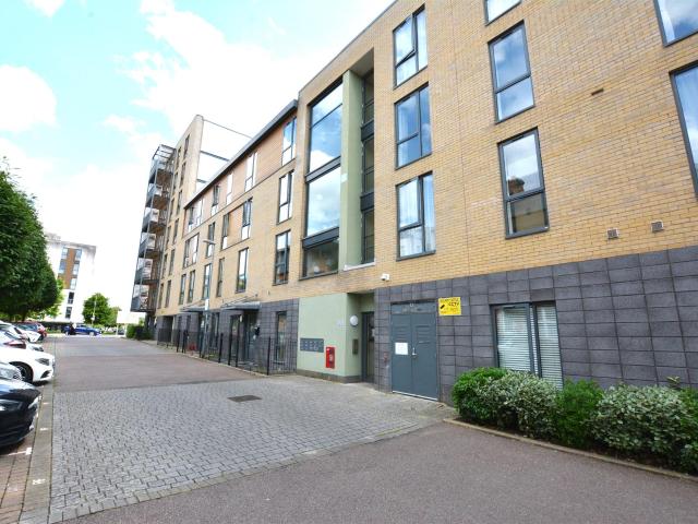 apartment for rent in Penfield Court, Colindale