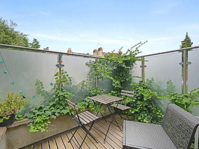 apartment for rent in Percy Road, W12 9PX