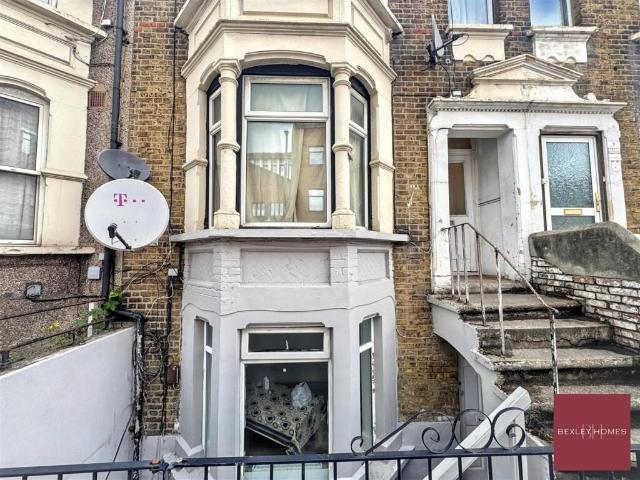 apartment for rent in Plumstead High Street, SE18 1HE