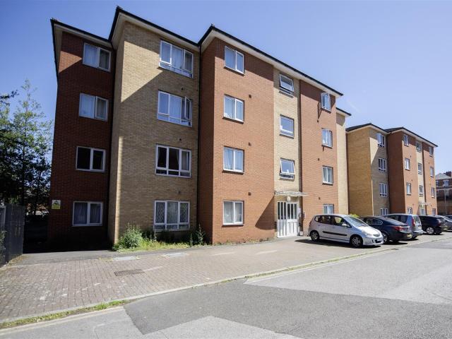 Apartment for rent in Player Street