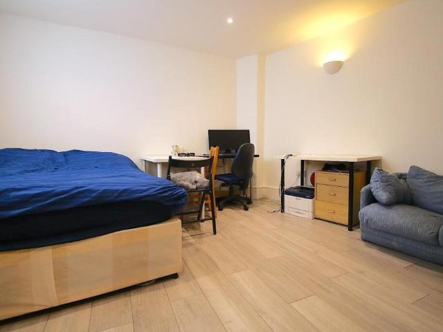 apartment for rent in Property, E1 4LJ