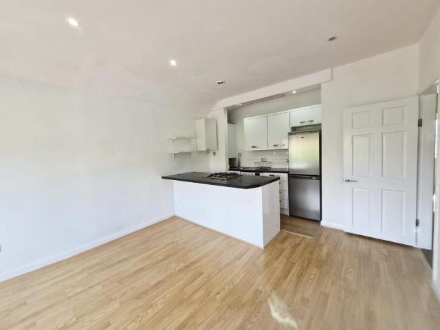 apartment for rent in Property, NW11 9EG