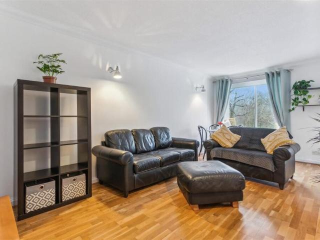 apartment for rent in Property, SW4 9BW