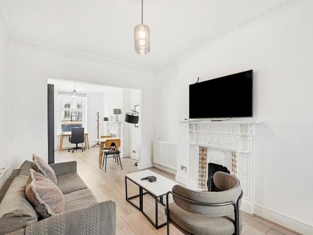 apartment for rent in Property, SW5 9AN