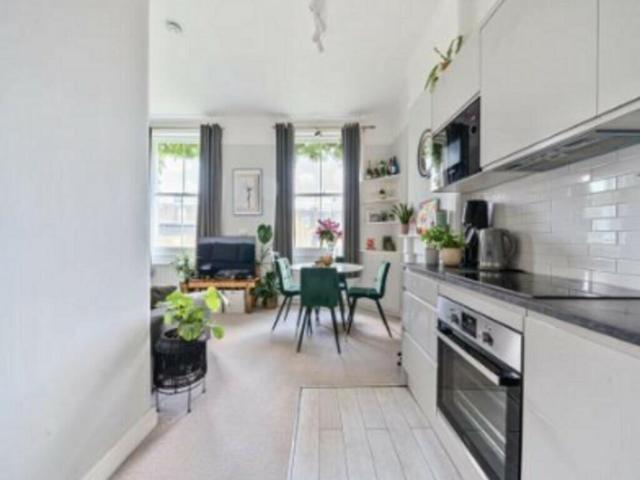 apartment for rent in Property, SW5 9BJ