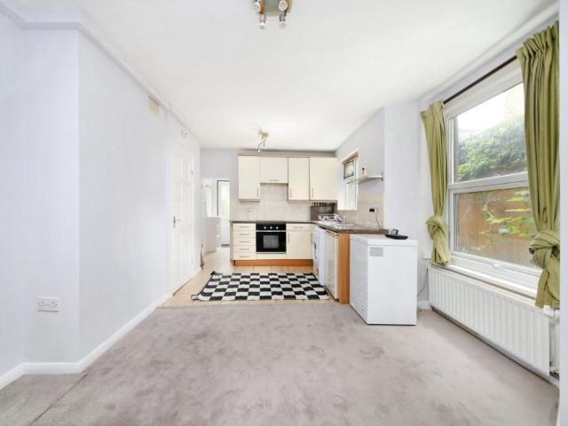apartment for rent in Property, SW11 1LT