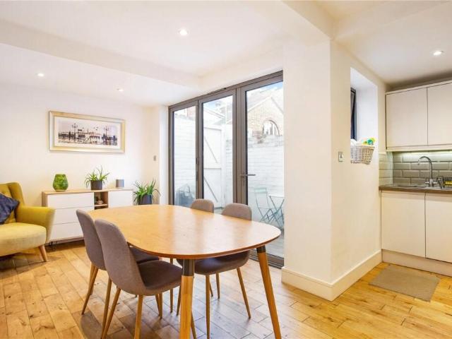 apartment for rent in Property, SW11 1LY