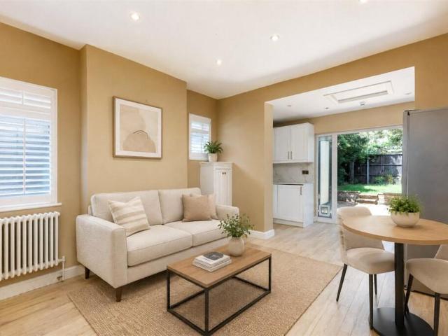 apartment for rent in Property, SW18 5EP