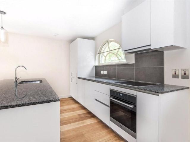 apartment for rent in Property, TW9 3PN