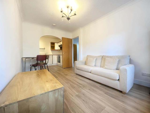 apartment for rent in Queens Court, Bridge Street