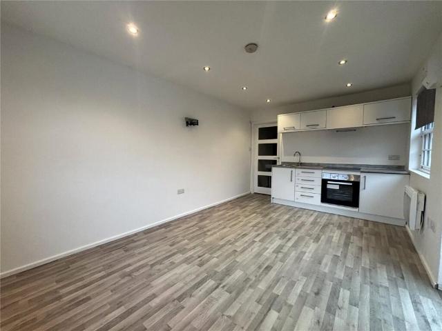 apartment for rent in Queens Road, KT13 9UQ