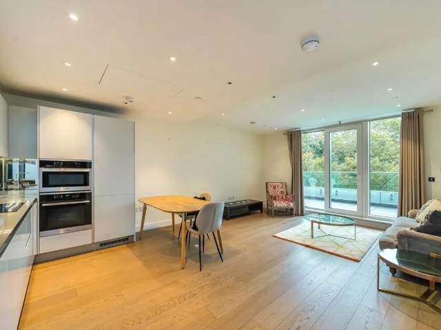 apartment for rent in Queenstown Road, London, SW11 8BY