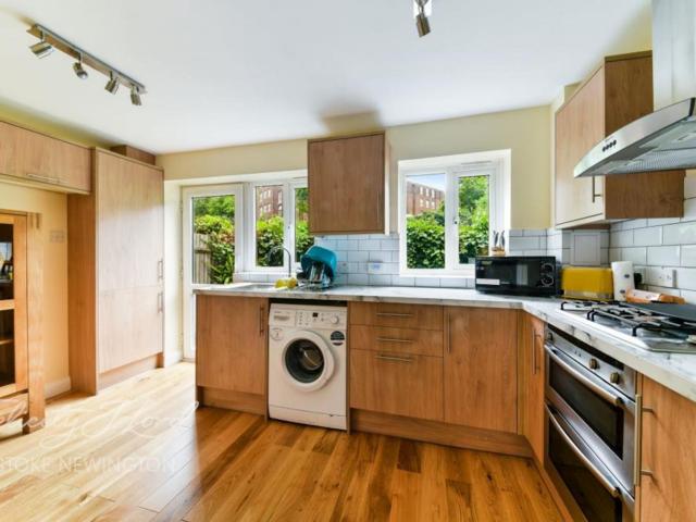 apartment for rent in Royal Close N16