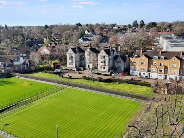 apartment for rent in Royal Close, SW19 5RS