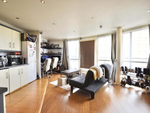 apartment for rent in Royal Crescent, IG2 7JY