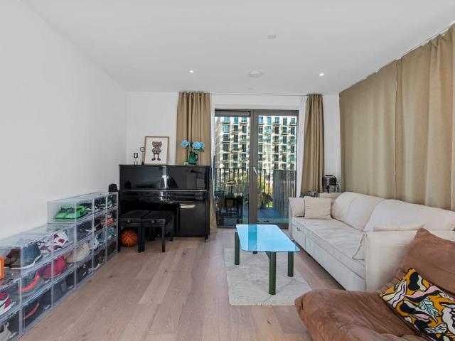 apartment for rent in Royal Crest Avenue, London, E16