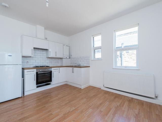 apartment for rent in Rockmount Road, SE18 1LG