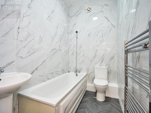 apartment for rent in Romford Road, E12 5AW