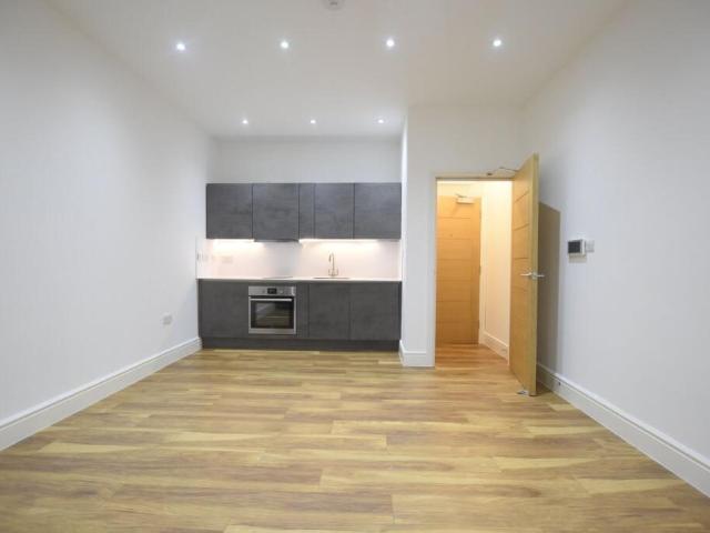 apartment for rent in Romford Road, E15 4JF