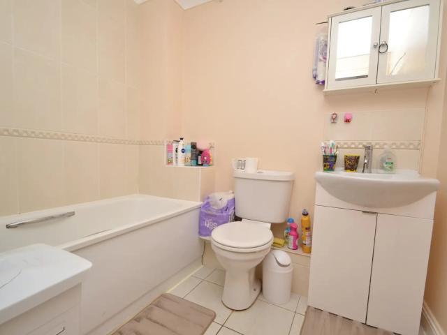 apartment for rent in Rosemount Bournemouth BH5 1DE