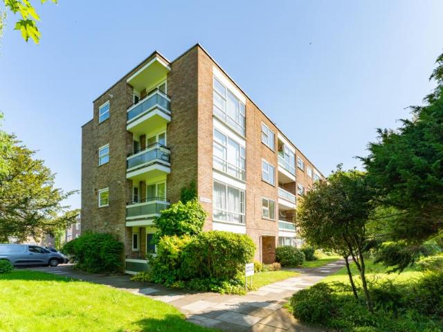 apartment for rent in Ross Court, Cleveland Road, W13